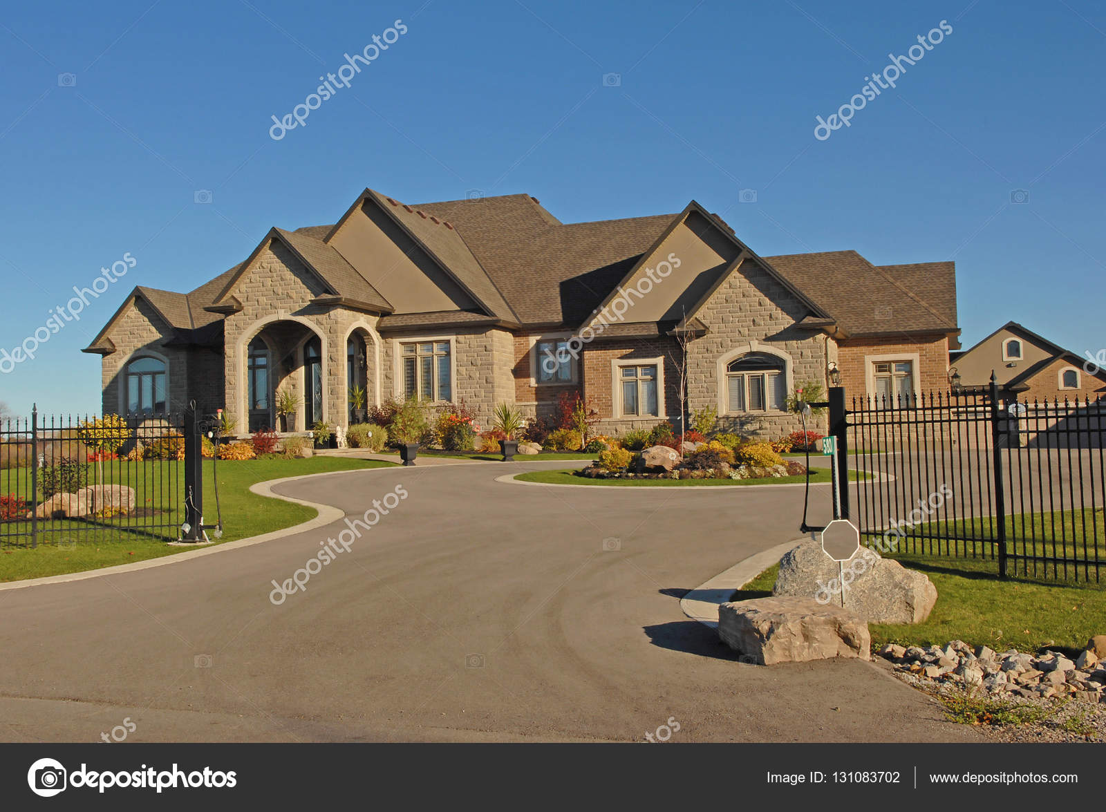 Spacious Mansion Luxury Mansion Living Room With Spacious And Modern