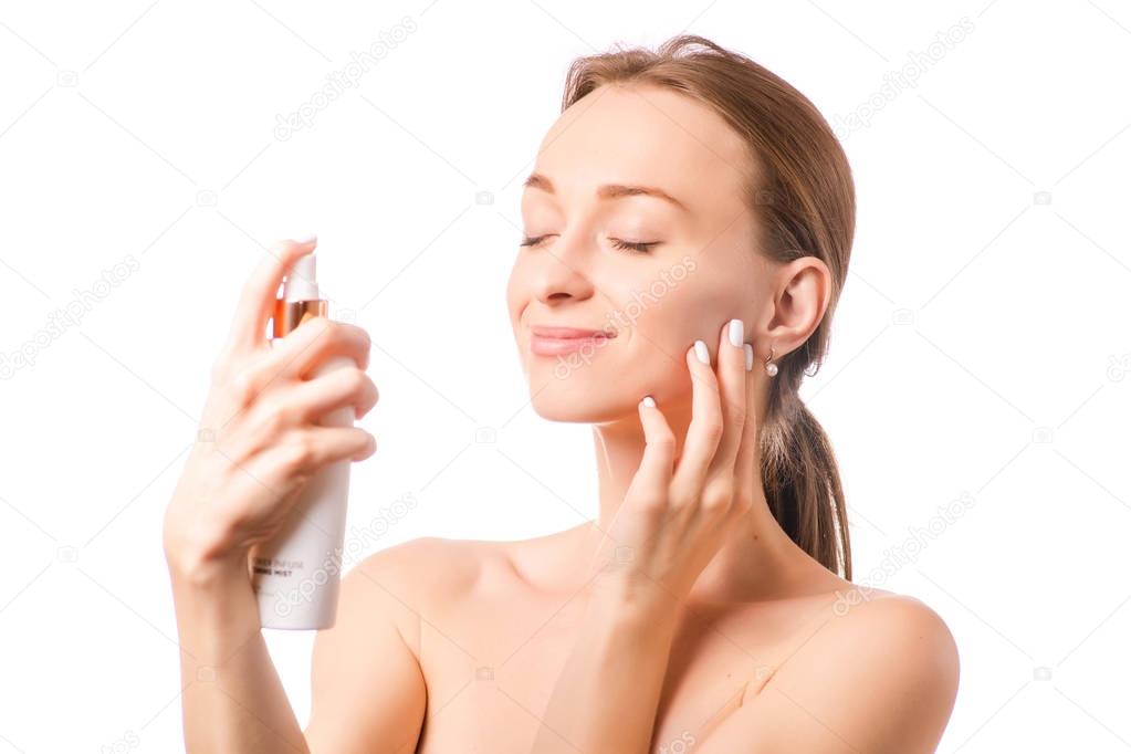 Hermosa cara de mujer spray en la cara loci n cosmetolog a 2024