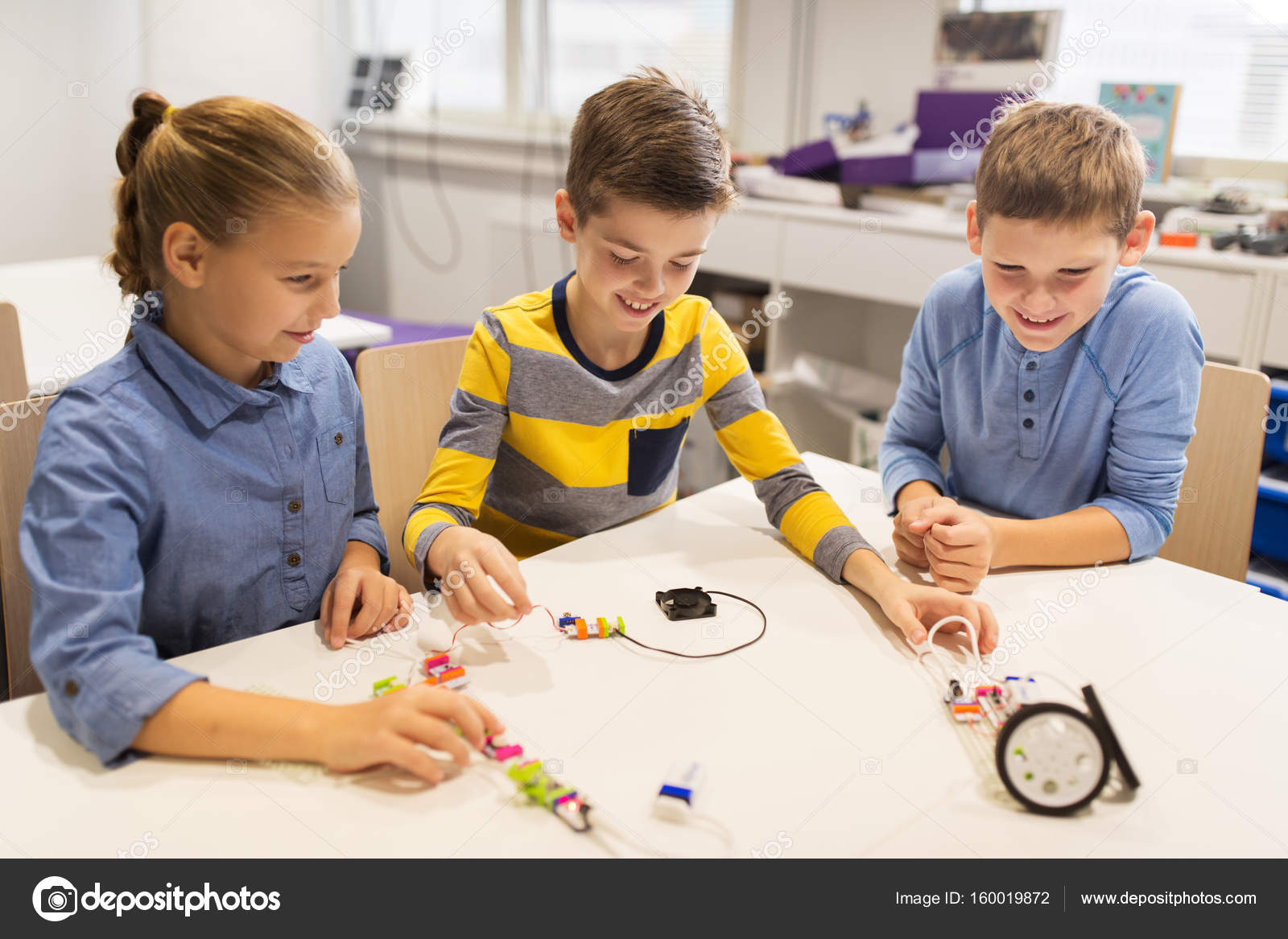 Happy children building robots at robotics school Stock Photo by ©Syda ...