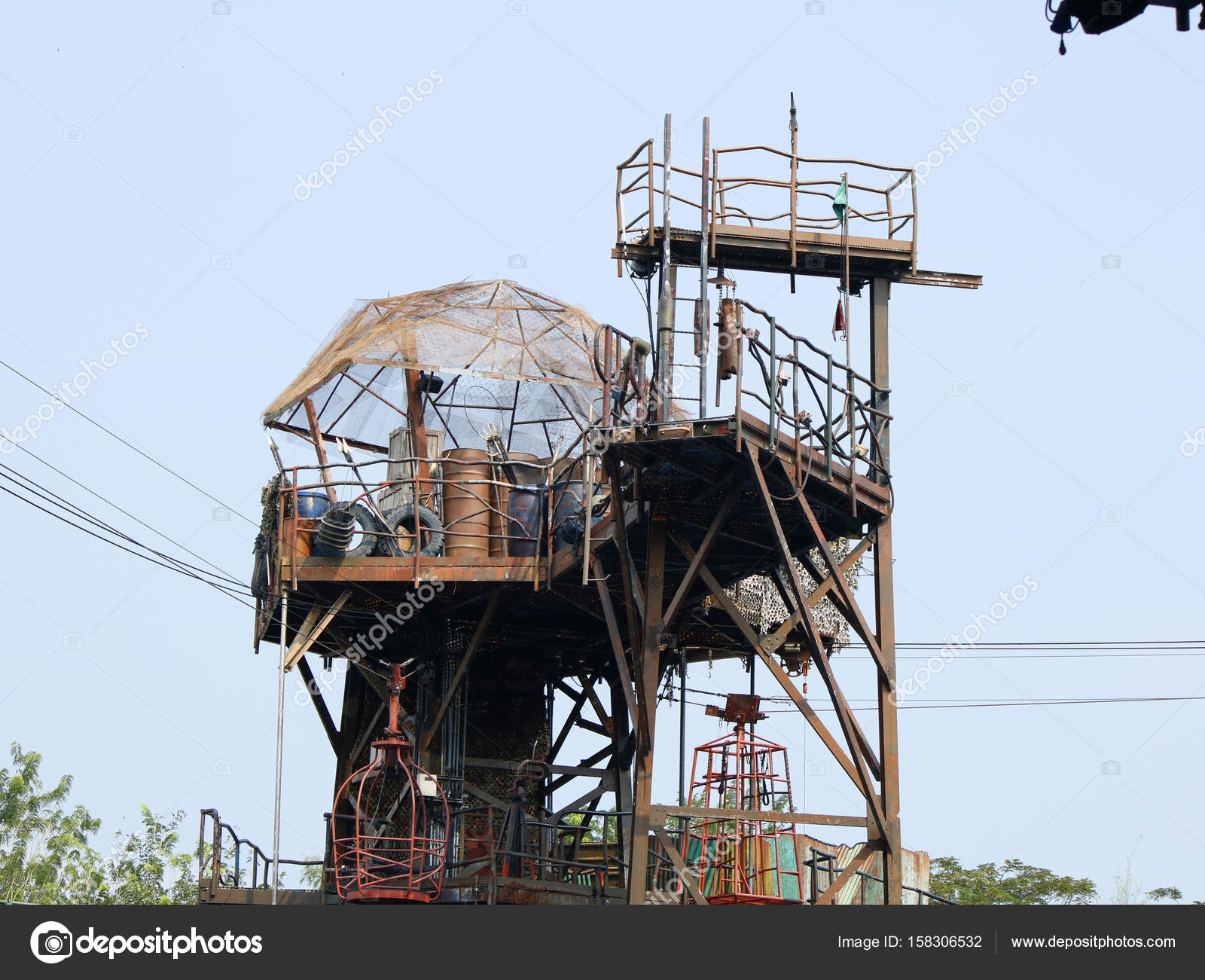 Rusty tower, Universal park — Stock Editorial Photo © TheoSid #158306532