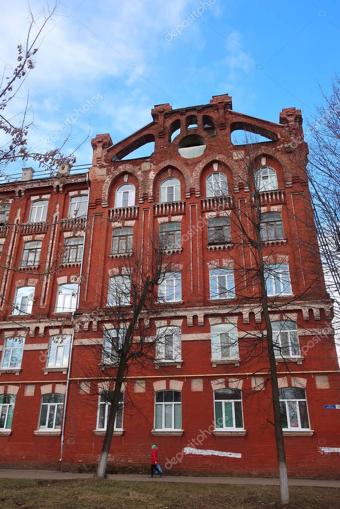 TVER, RUSIA - 24 DE MARZO DE 2020: Complejo histórico y arquitectónico de edificios públicos ...