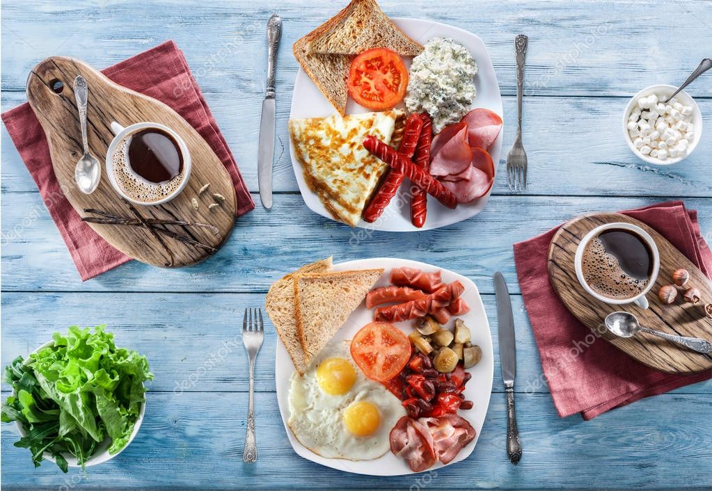 Desayuno tradicional en casa. 2024