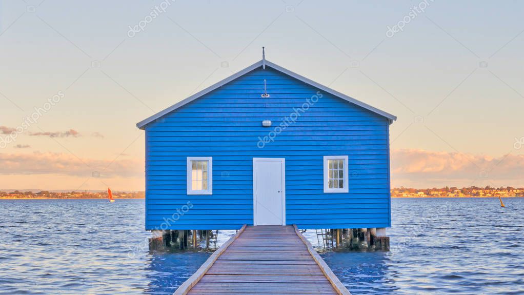 Blue Boatshed in Perth — Stock Photo © zambezi #129942408