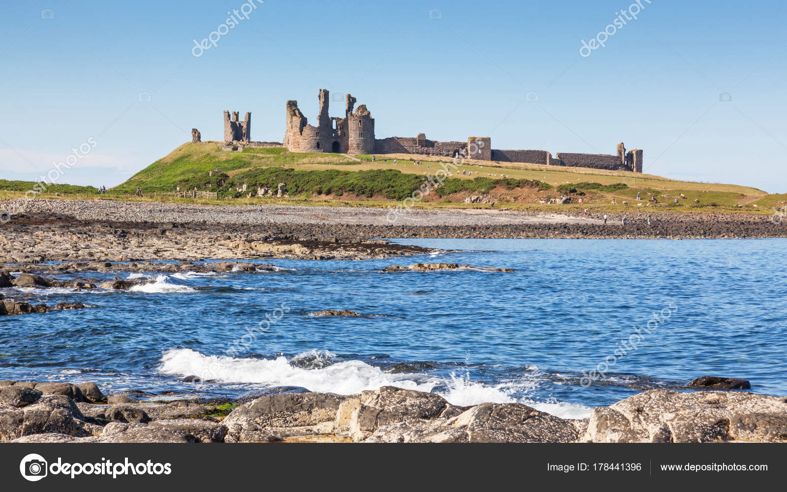 Northumberland Coast and Dunstanburgh Castle — Stock Photo © zambezi ...