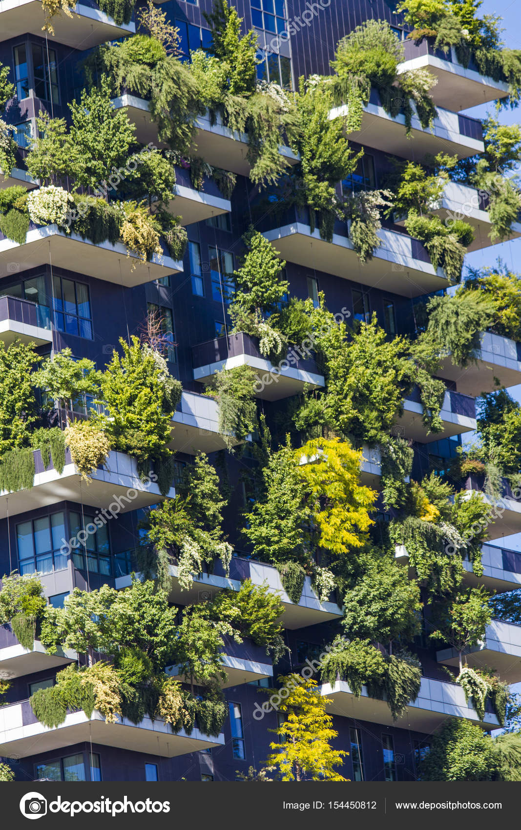 Vertical Forest buildings in Milan, Italy — Stock Editorial Photo ...