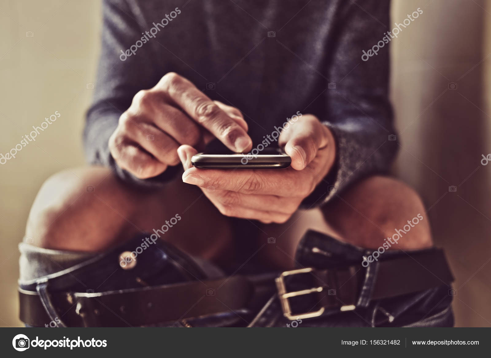 Young man using his smartphone in the toilet — Stock Photo © nito103 ... Young man using his smartphone in the toilet — Stock Photo © nito103 ...