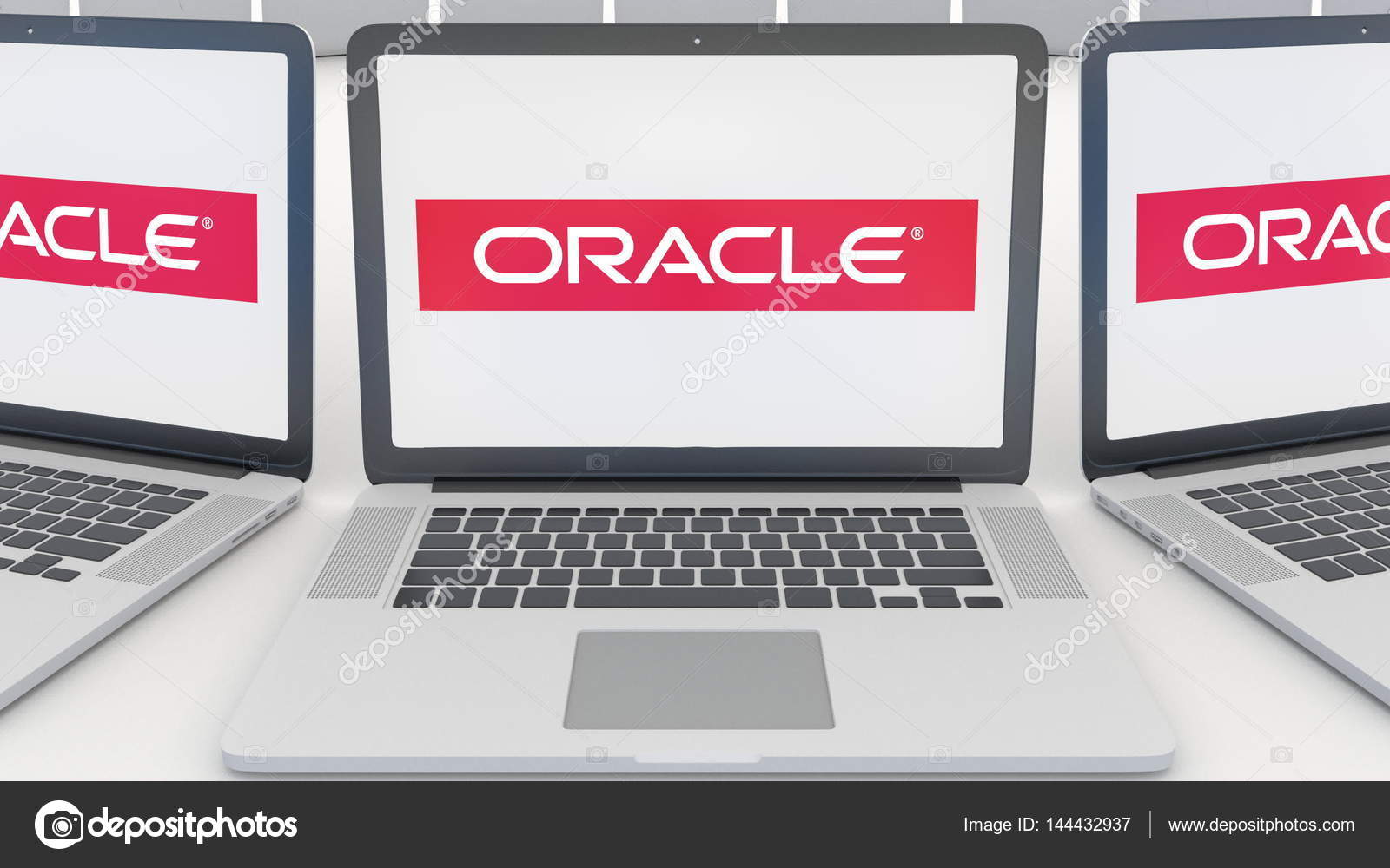 Portátiles con el logotipo de Oracle Corporation en la pantalla ...