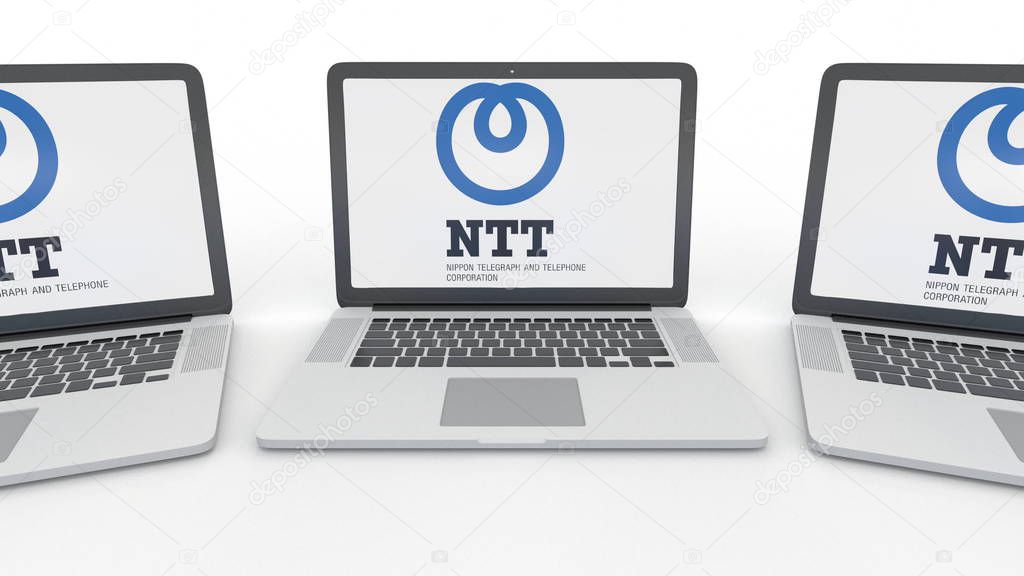 Cuadernos con el logotipo NTT de Nippon Telegraph y Telephone Corporation en la pantalla ...