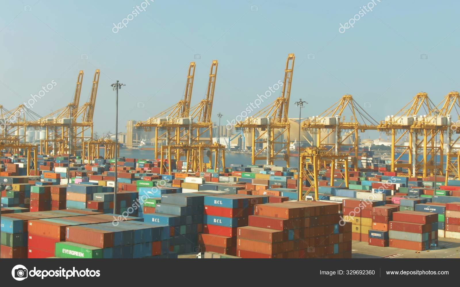 DUBAI, UNITED ARAB EMIRATES - DECEMBER 29, 2019. Aerial view of the ...