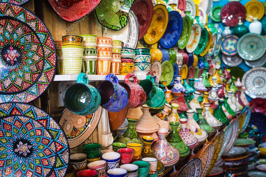 Moroccan souk crafts souvenirs in medina, Essaouira, Morocco — Stock ...