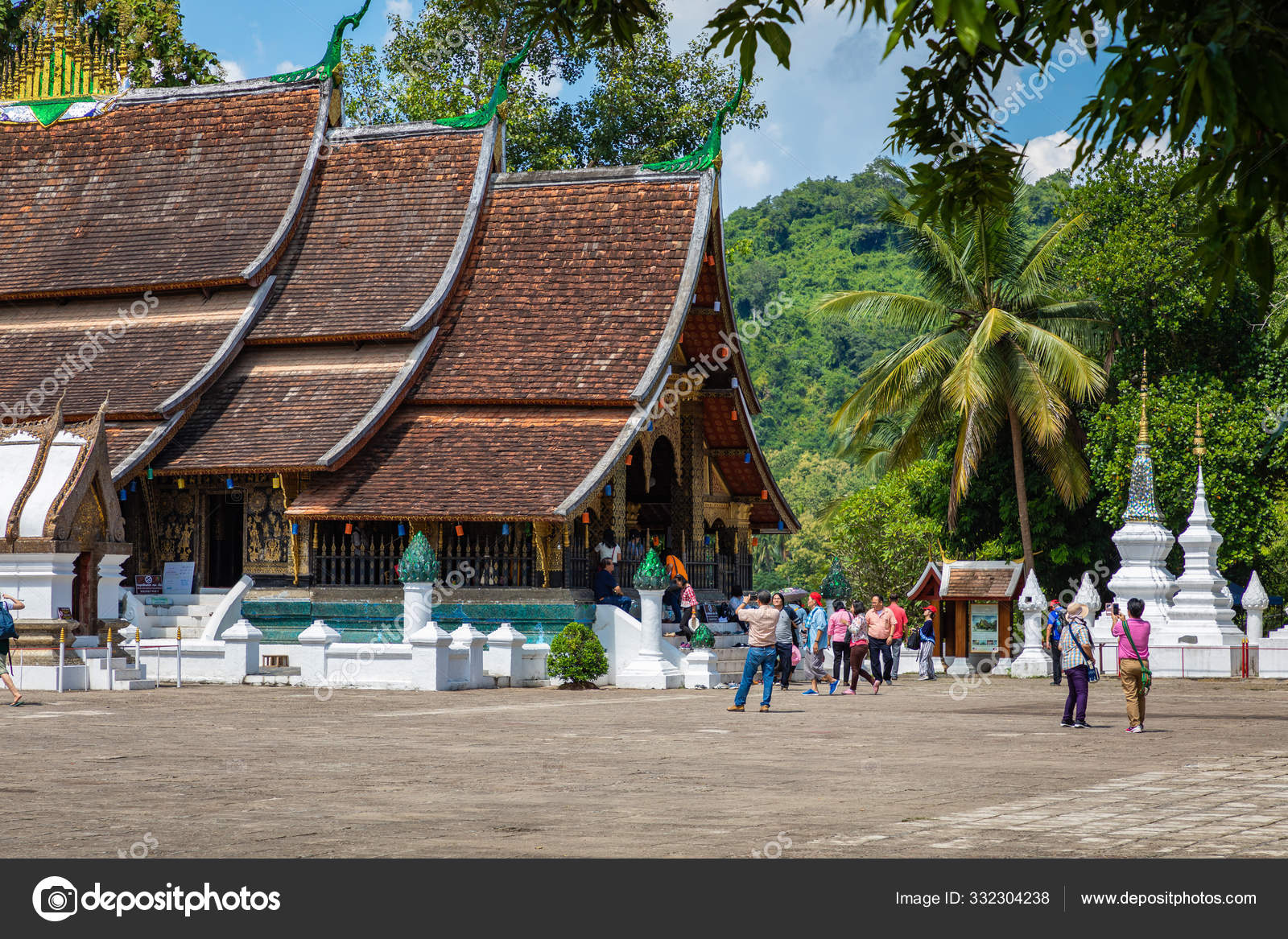 Wat Xieng thong temple,Luang Pra bang, Laos — Stock Photo © Curioso ...