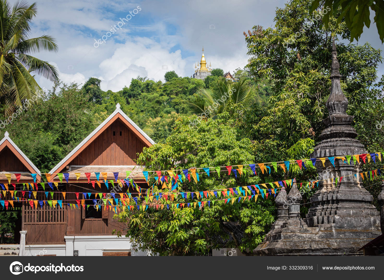 That Makmo, Wat wisunarat Is one of the oldest Buddhist temples — Stock ...