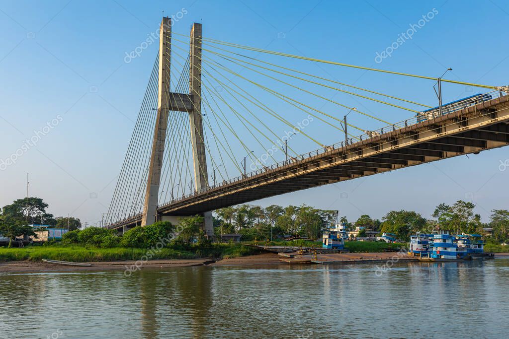 Vista del puente de El Coca sobre el río Napo. Puerto Francisco de ...