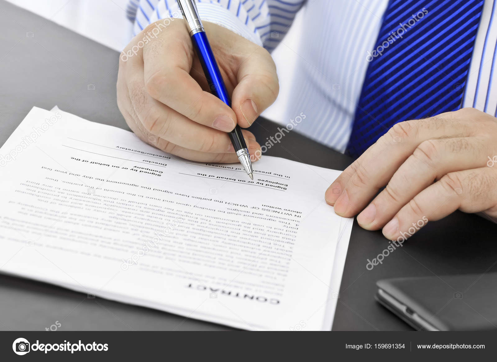 Signing a Contract — Stock Photo © ml12nan #159691354