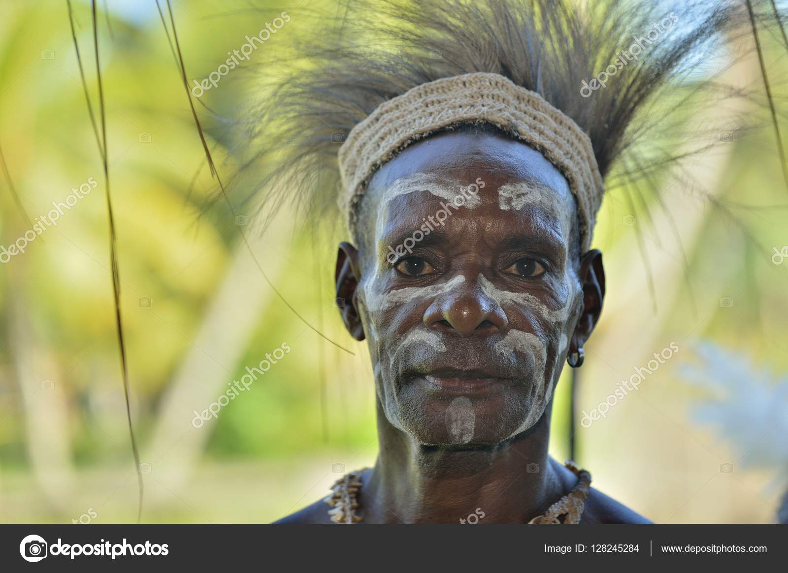 Man from the tribe of Asmat – Stock Editorial Photo © SURZet #128245284
