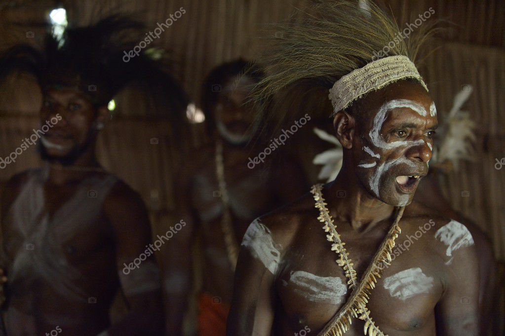 Men from the tribe of Asmat – Stock Editorial Photo © SURZet #128246522