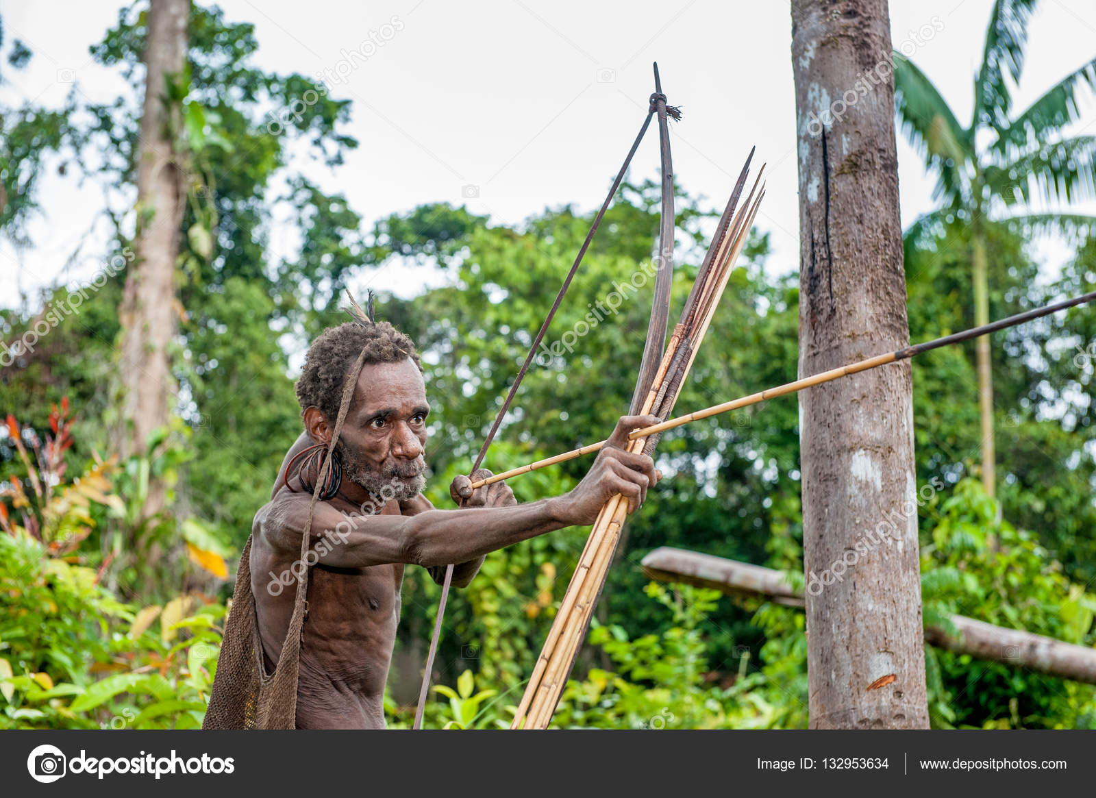 Arco Y Flecha Verdes Arco Y Flecha De Un Artesano Mapuche: Patrimonio