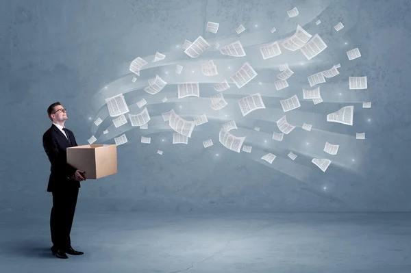 Papeles volando fotos de stock, imágenes de Papeles volando sin ...