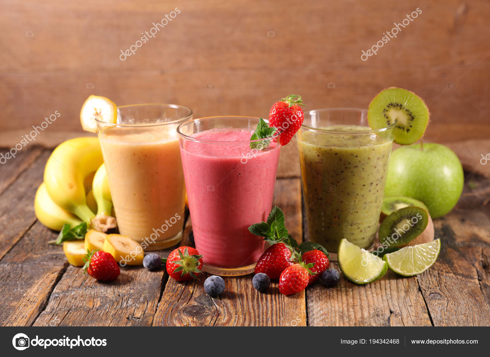 Close View Assorted Juice Smoothies Glasses — Stock Photo © studioM ...