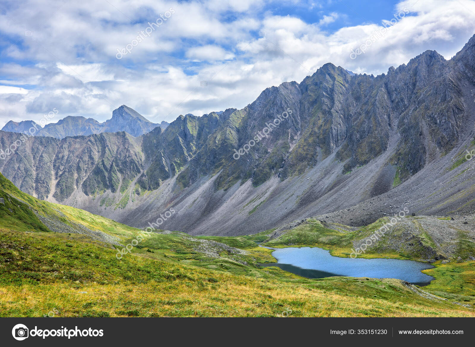 Siberian Alpine Tundra Backdrop Mountain Range Characteristic Alpine ...