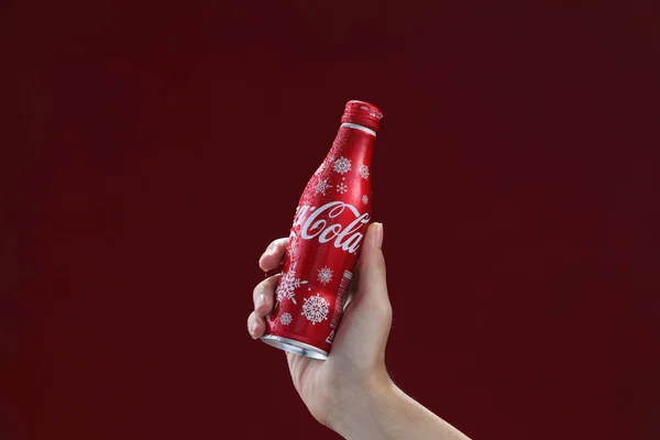 Hand holding Coca-Cola bottle – Stock Editorial Photo © eskaylim #138928940