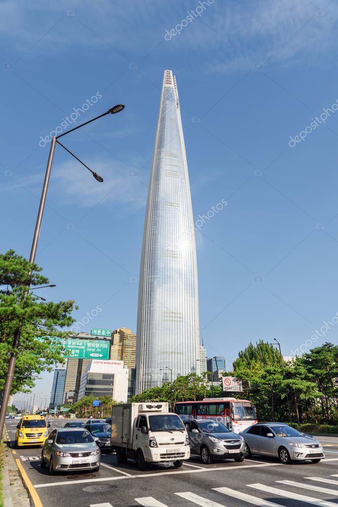 Lotte World Tower en el centro de Seúl, Corea del Sur 2022