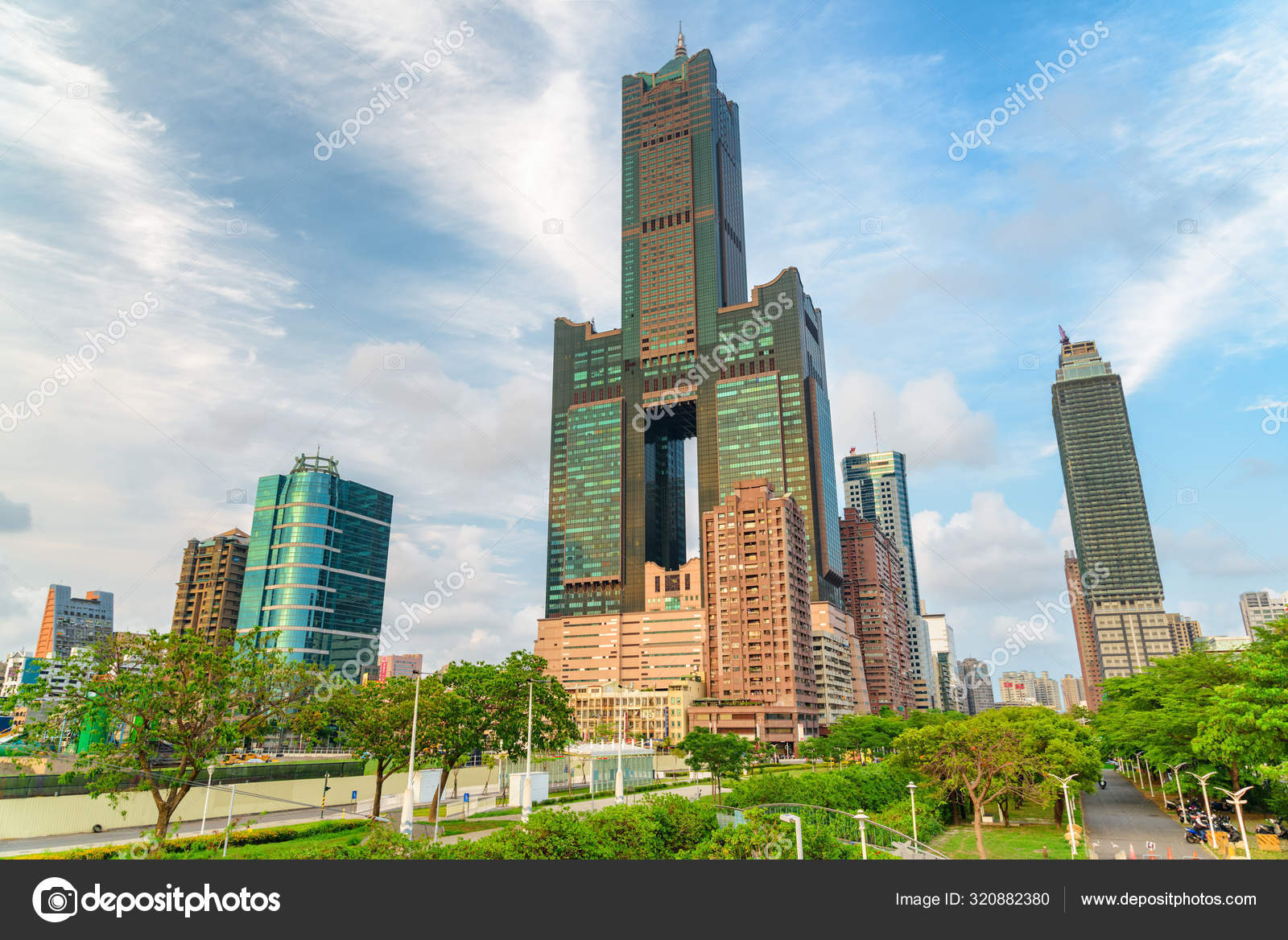 Fabulous view of 85 Sky Tower in Kaohsiung, Taiwan – Stock Editorial ...