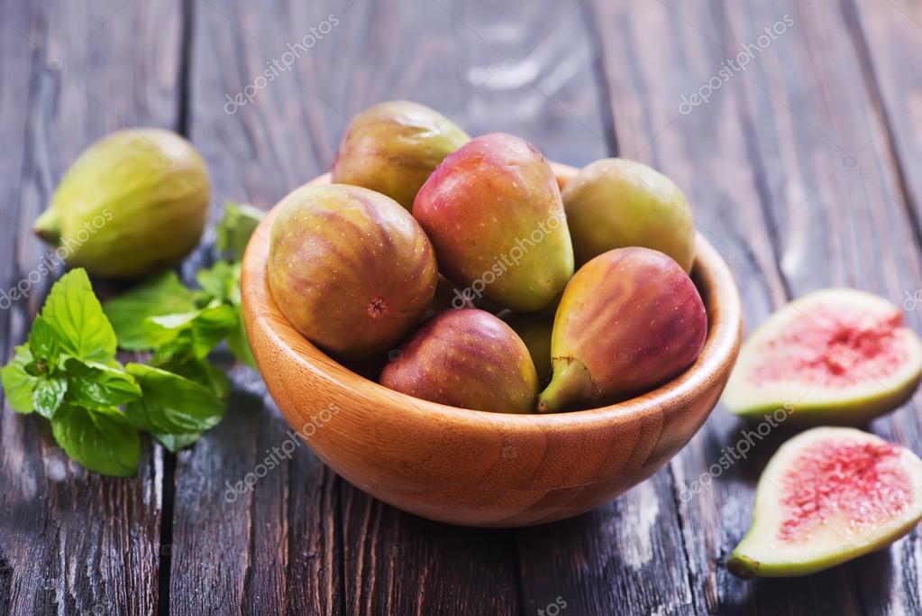 Fresh figs in bowl — Stock Photo © tycoon #125615324