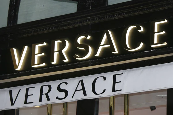 ᐈ Versace stock pictures, Royalty Free donatella versace pic images ...