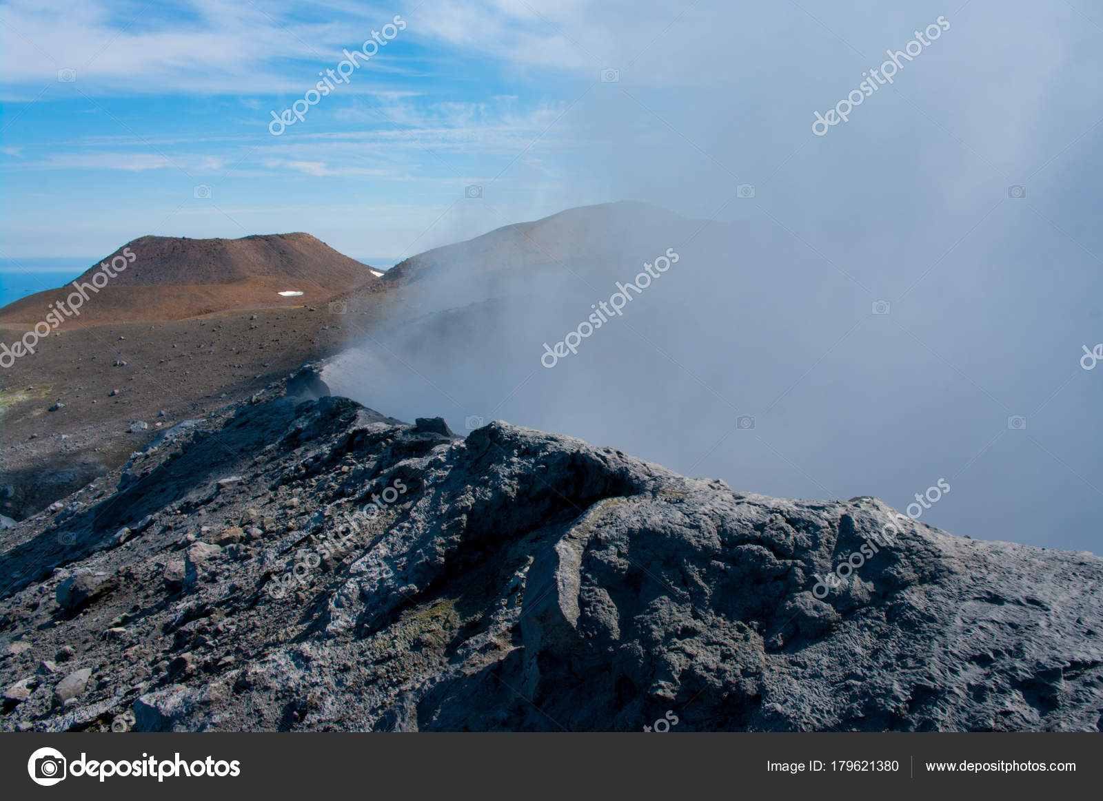 Vulcão Ebeko Ilha Paramushir Ilhas Kuril Rússia fotos, imagens de ...
