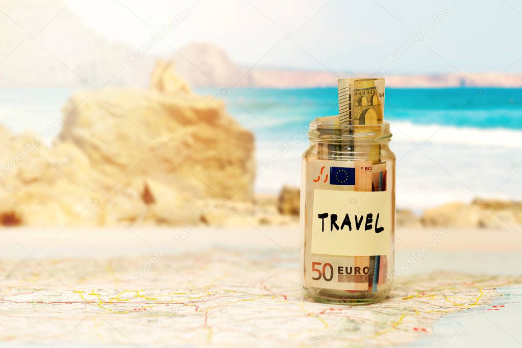 concepto de presupuesto de viaje, ahorro de dinero en un frasco de ... concepto de presupuesto de viaje, ahorro de dinero en un frasco de ...