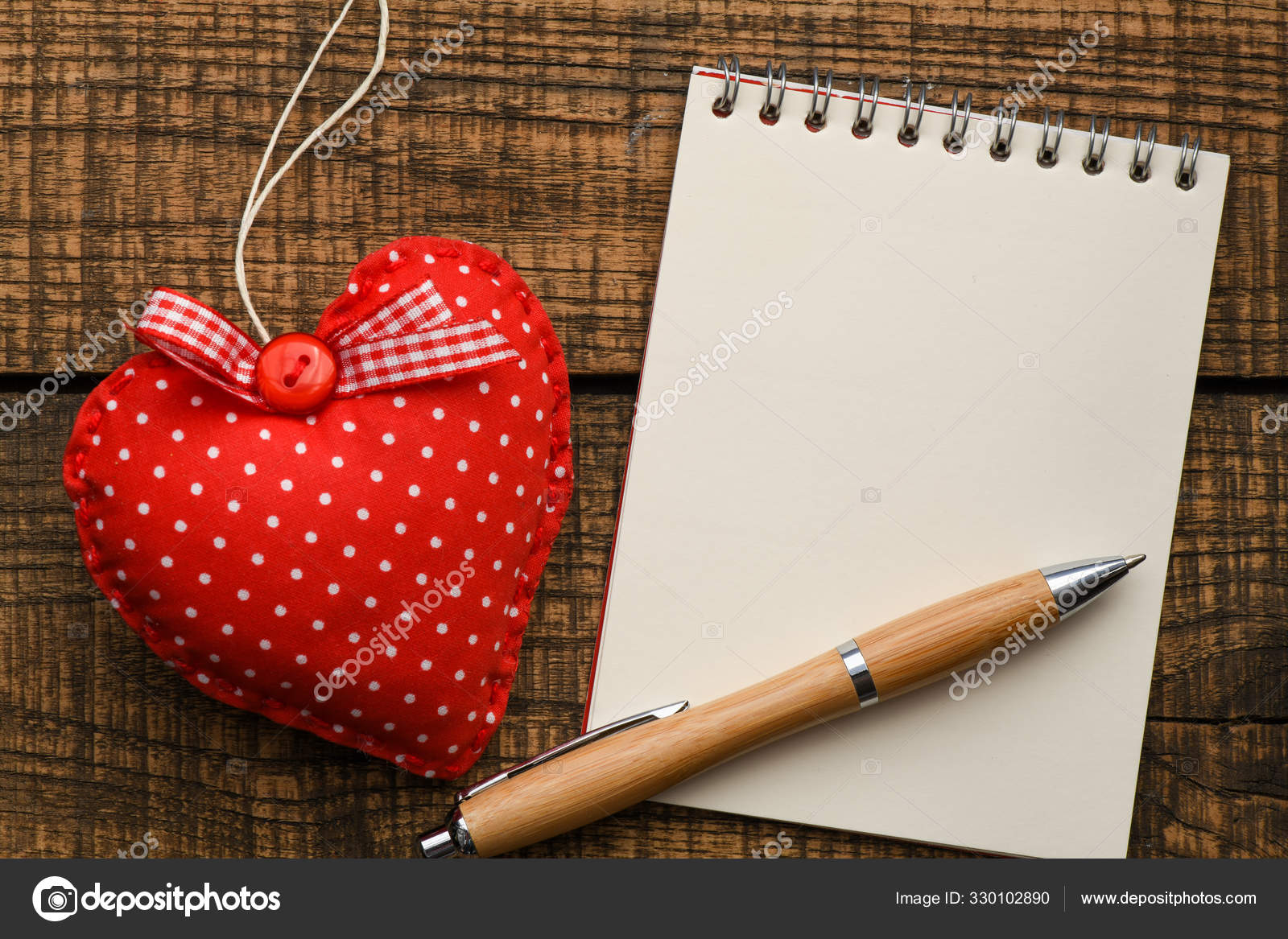 Heart Notepad Pen — Stock Photo © roobcio #330102890