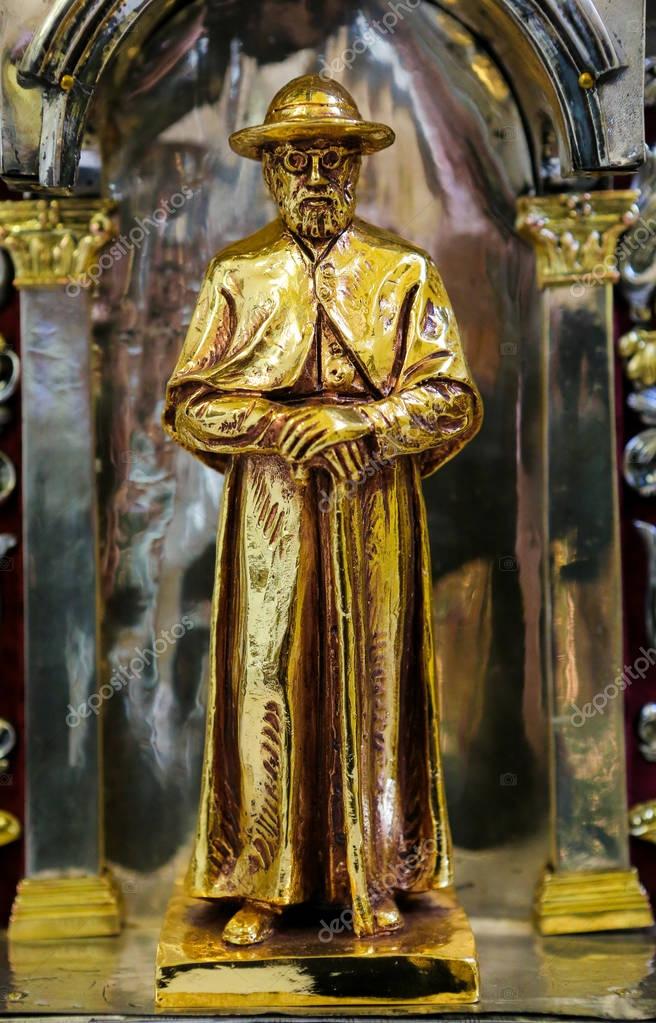 Estatua del Padre Damián en la Catedral de Malinas 2022