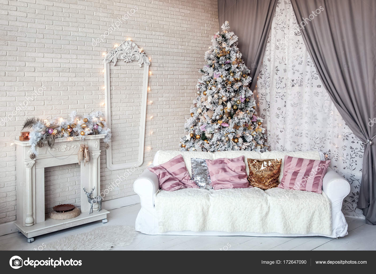 Classic white christmas interior background Stock Photo by ©prescott10 ...