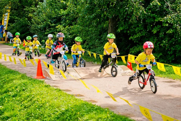 Kleine fietser Stock Photos, Royalty Free Kleine fietser Images ...