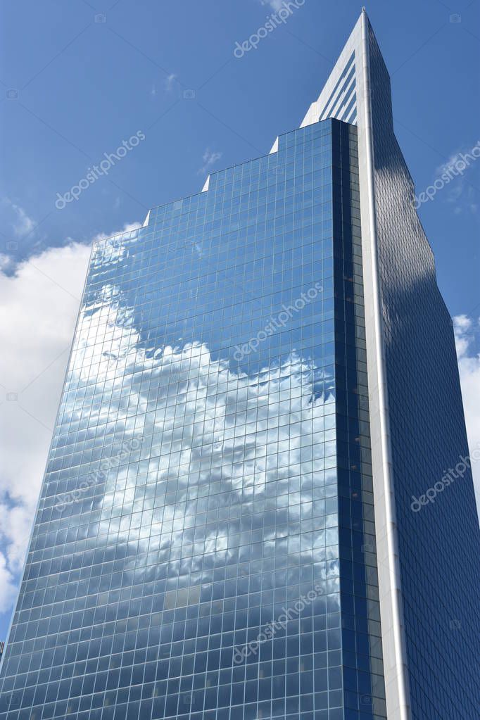 MINNESOTA, MINNEAPOLIS - 27 DE JUL: Campbell Mithun Tower en el centro ...
