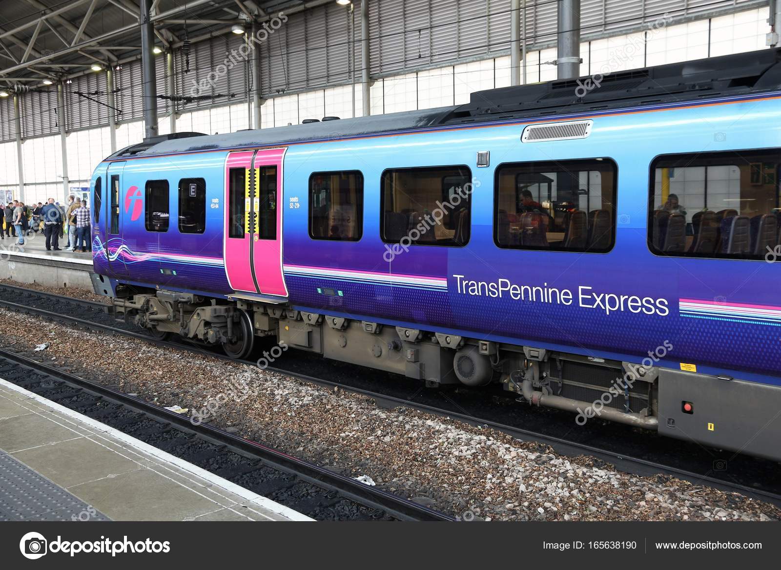 TransPennine Express train – Stock Editorial Photo © tupungato #165638190
