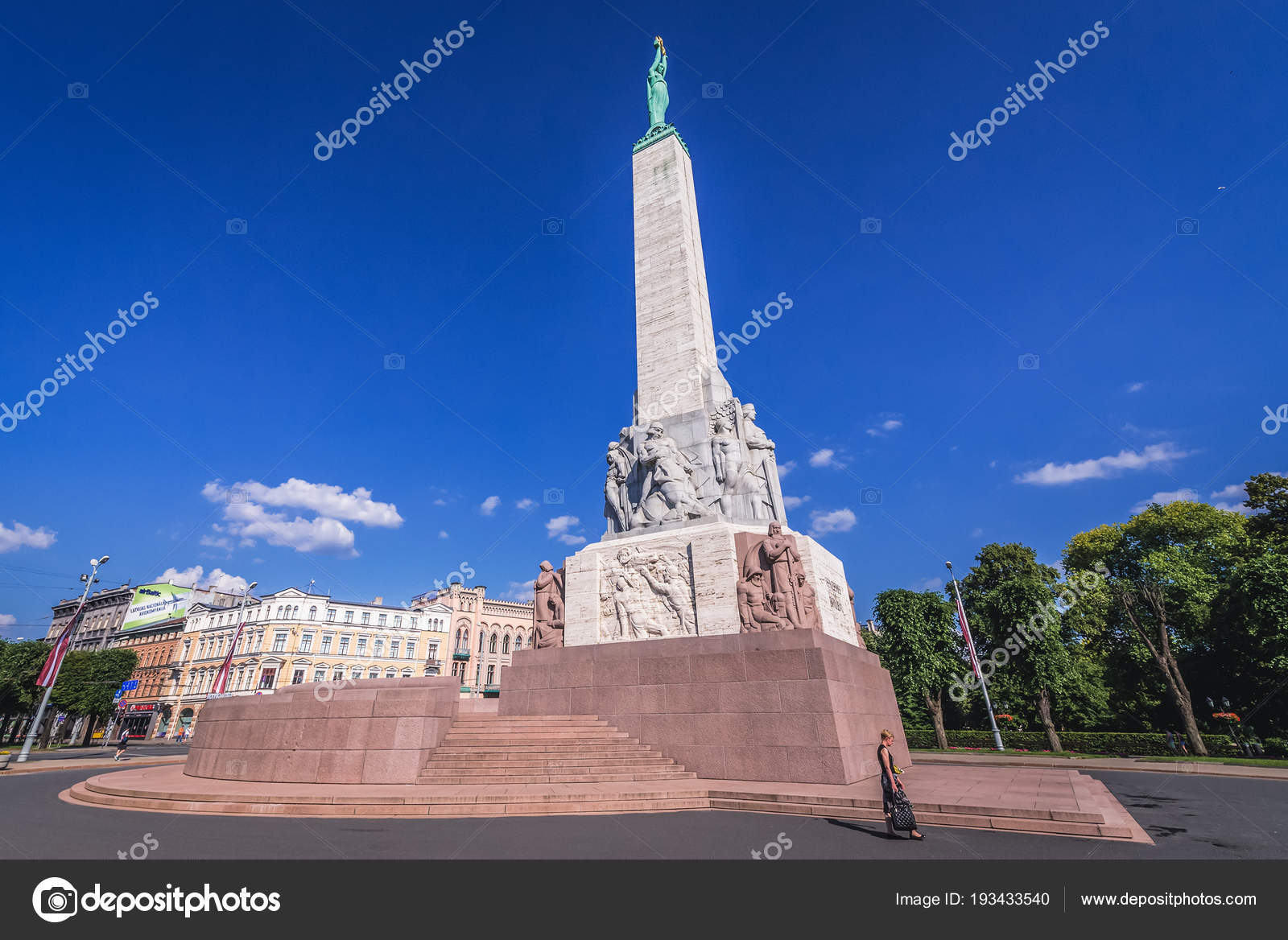 Freedom Monument in Riga – Stock Editorial Photo © fotokon #193433540