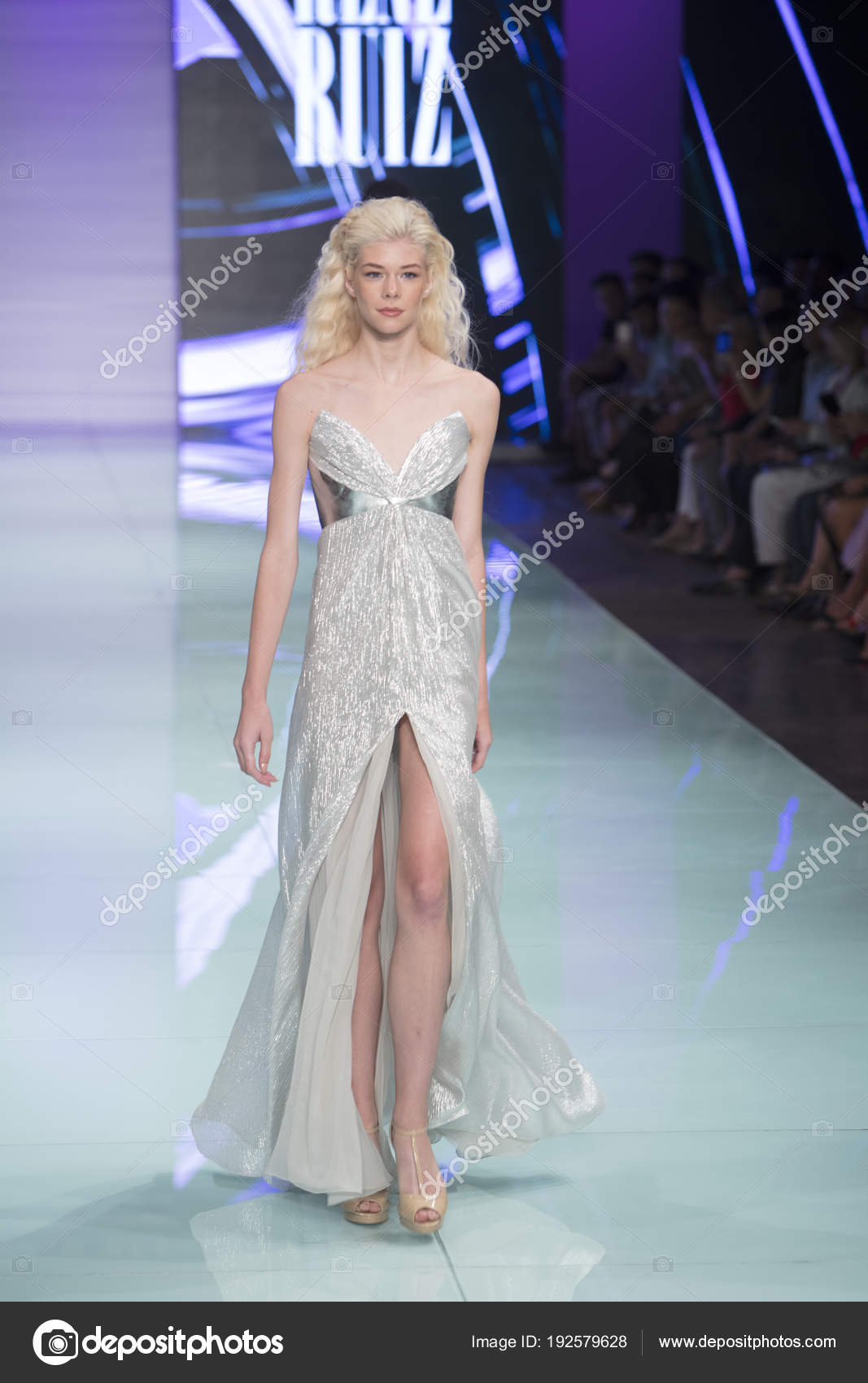 Model Walks Runway Rene Ruiz Fashion Show Resort 2018 Collection ...