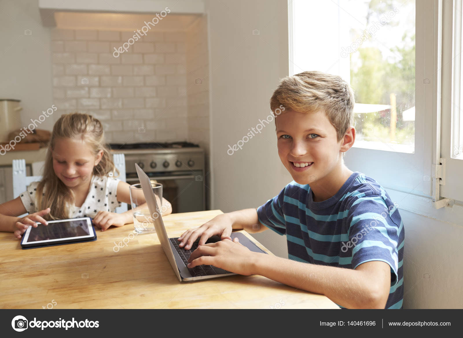 Children Using Digital Devices — Stock Photo © monkeybusiness #140461696