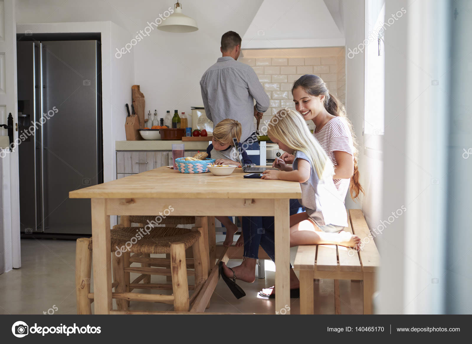 Kids drawing at kitchen table Stock Photo by ©monkeybusiness 140465170