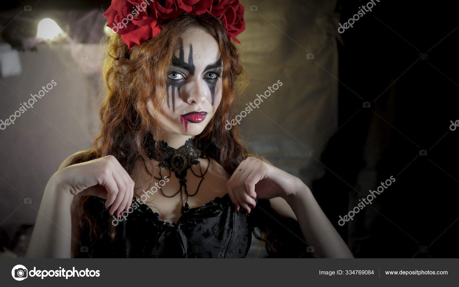 Easy Halloween Makeup. The girl with the picture on her face. The ...