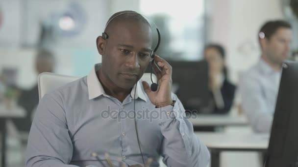 7,501 vídeos de Cliente amigable, metraje de Cliente amigable sin ...