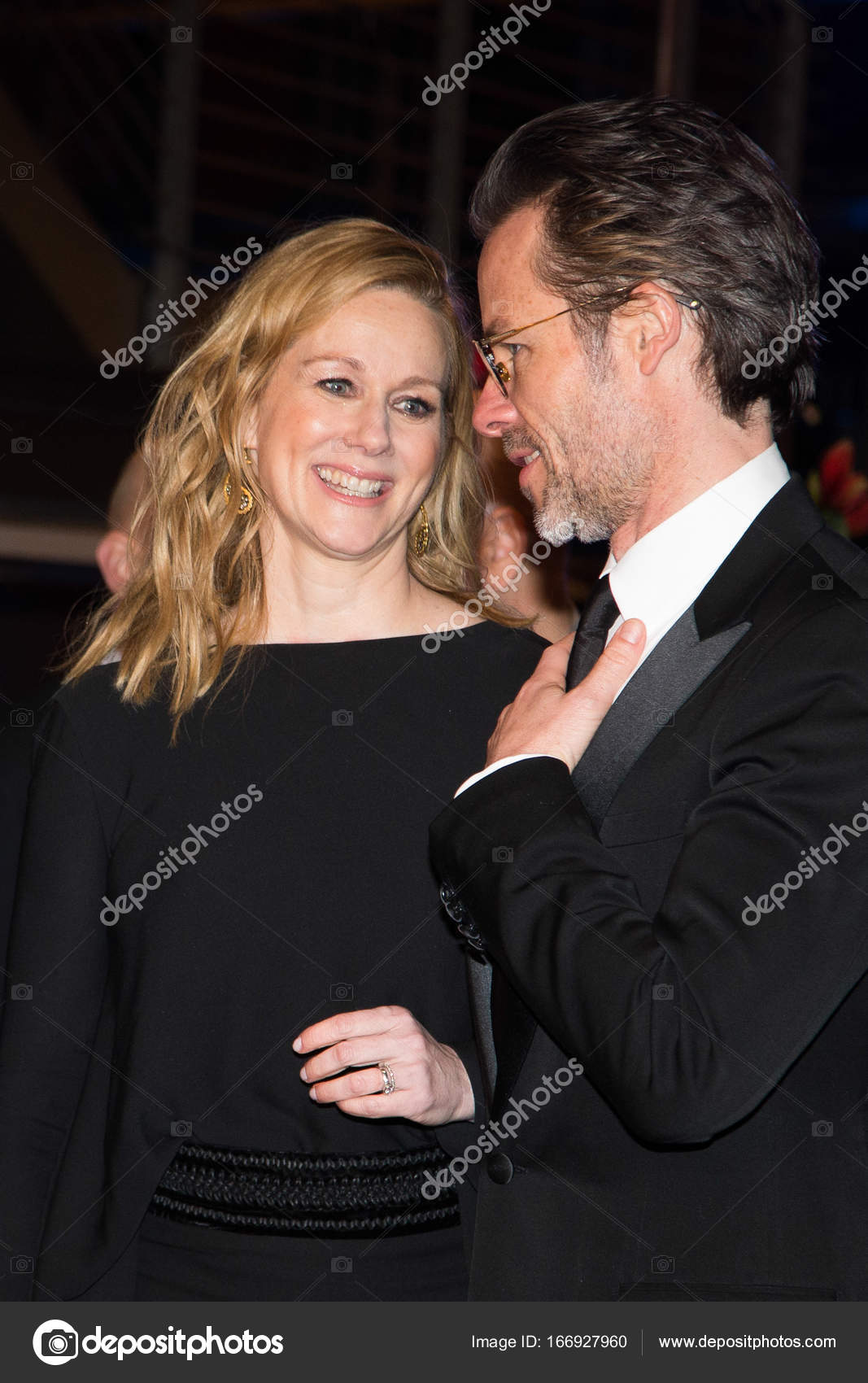 Laura Linney Husband