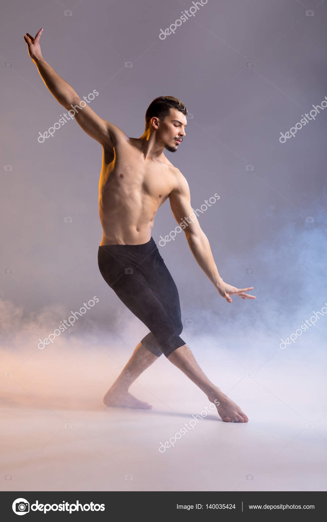 Young man dancing — Stock Photo © OlgaZakrevskaya #140035424
