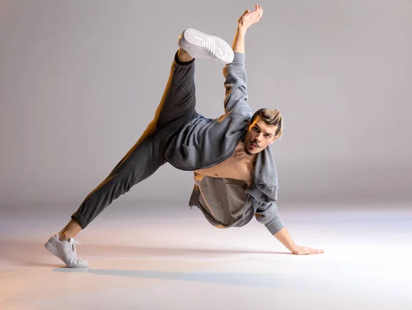 Young man dancing — Stock Photo © OlgaZakrevskaya #140038646