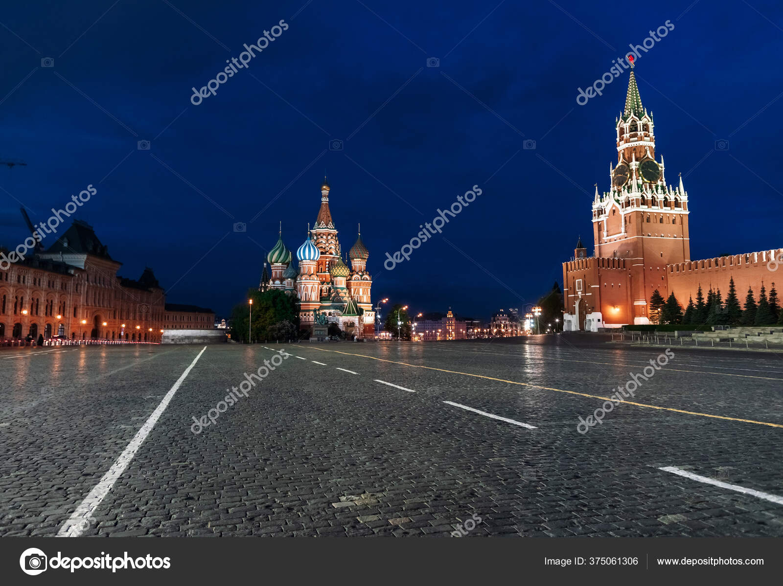 Empty illuminated Red Square and Kremlin, Moscow, Russia – Stock ...