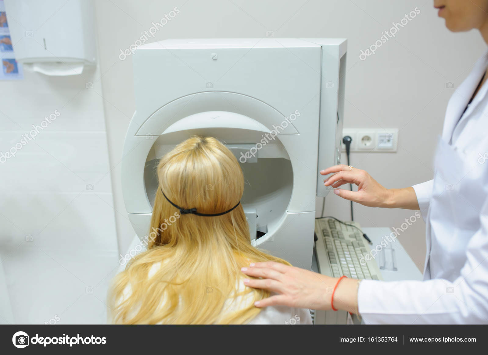 Computerized perimetry eye for visual field test — Stock Photo © Med ...