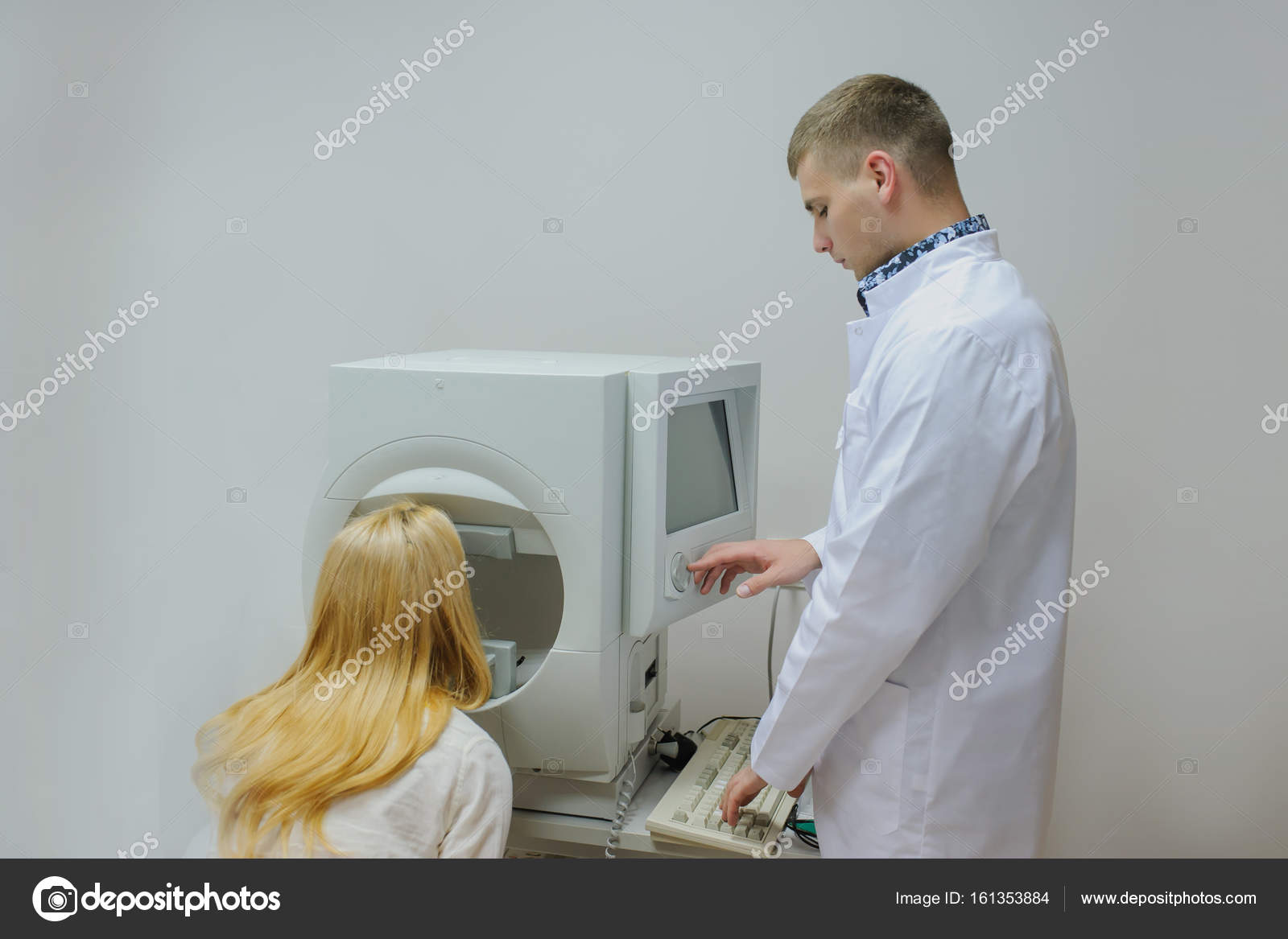 Computerized perimetry eye for visual field test — Stock Photo © Med ...