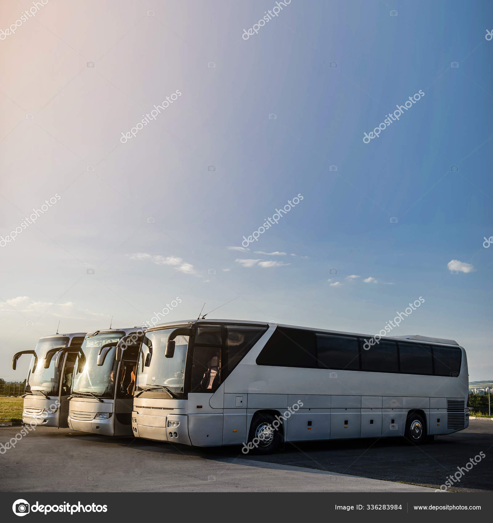 Three buses staying in the parking lot Front Way — Stock Photo © Med ...